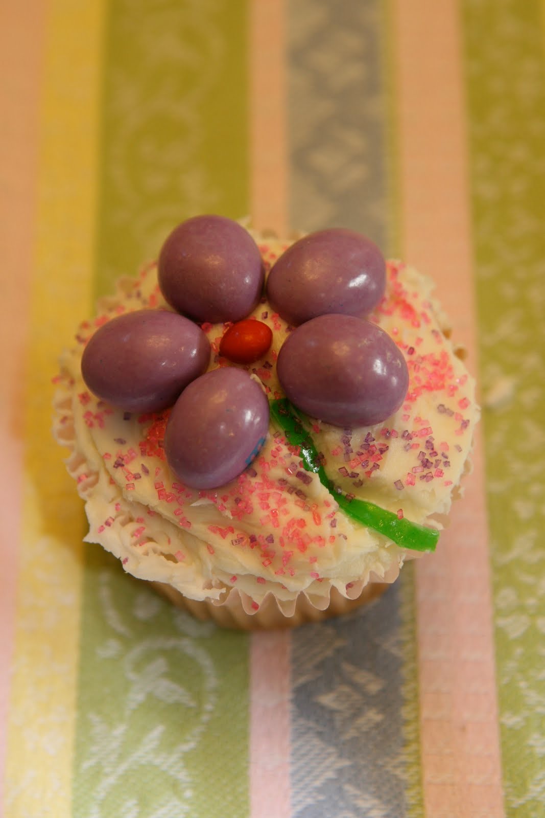 Decorate It Yourself Easter Cupcake Buffet - 5 Simple Cupckaes - 24/7 Moms