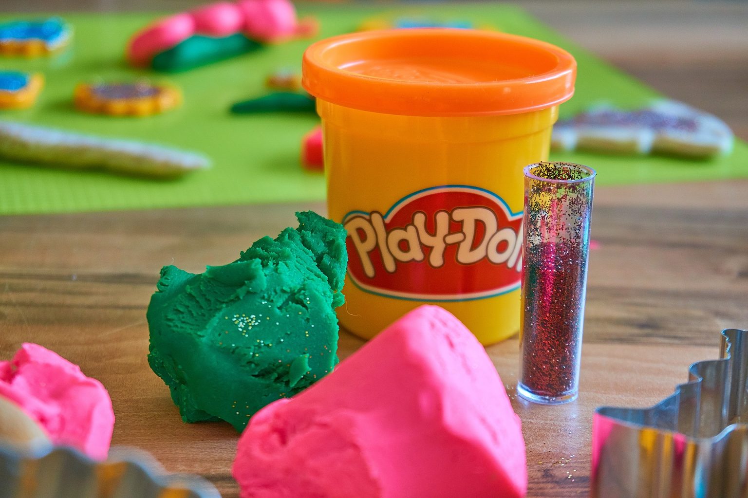 Day 18 - Playdough Pictionary Game {100 Days of Summer Fun} - 24/7 Moms