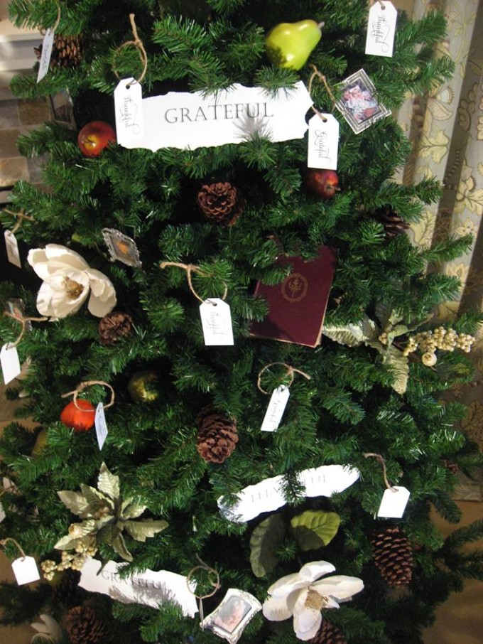 Grateful Thanksgiving Tree with Thankful Tags - 24/7 Moms