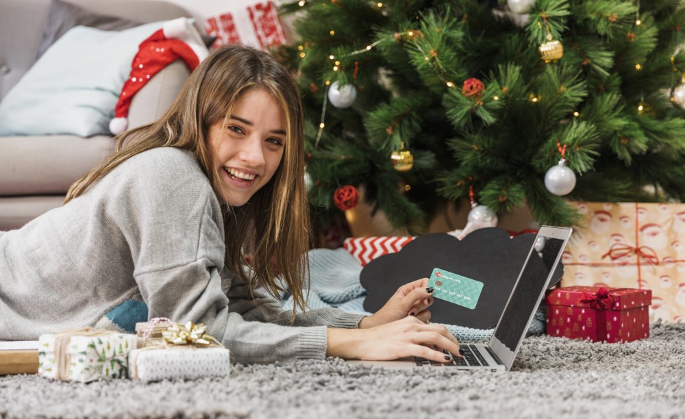 10 Ways to Get Free Christmas Gifts - 24/7 Moms
