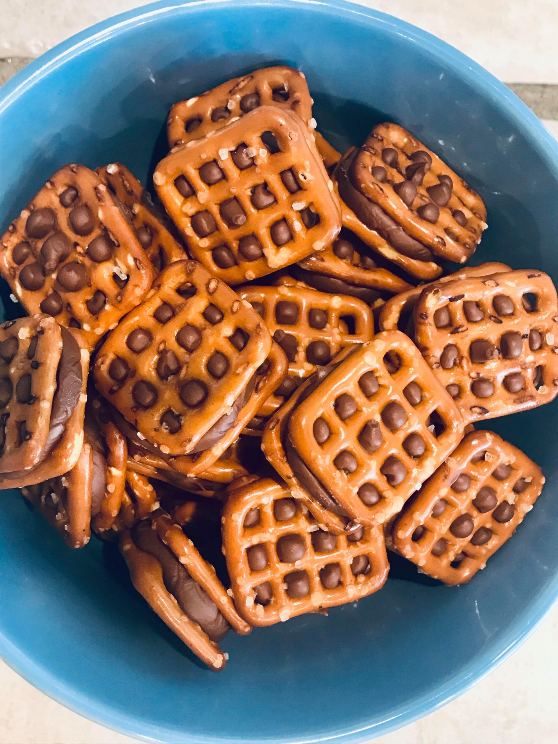 Chocolate Pretzel Sandwich Bites Recipe - 24/7 Moms